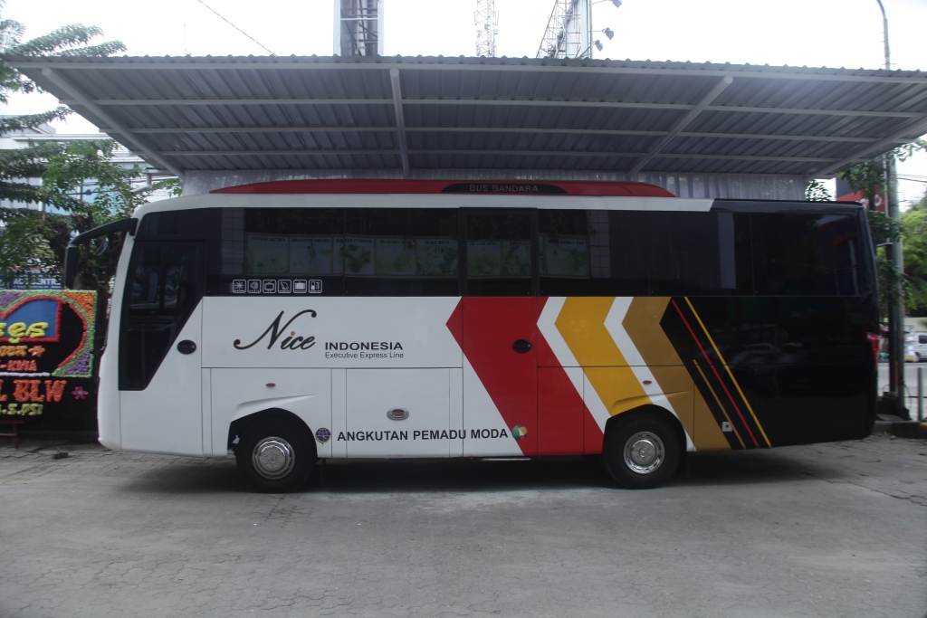 Tata LP 713 Micro Bus jadi bus Transportasi di Bandara Kualana